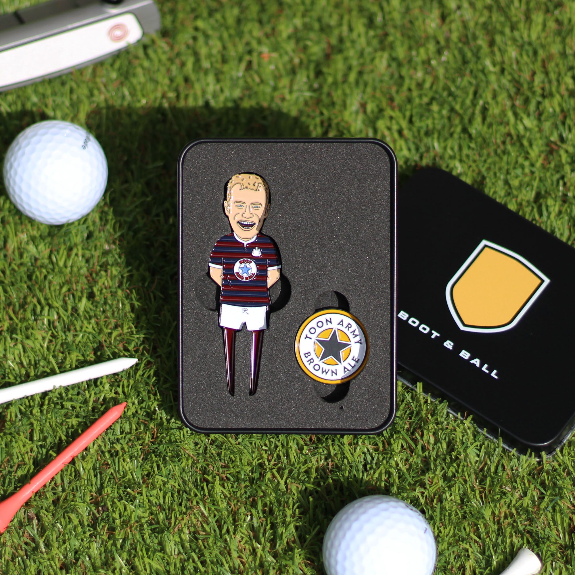 Alan Shearer Newcastle Golf Divot Tool & Ball Marker – Boot & Ball